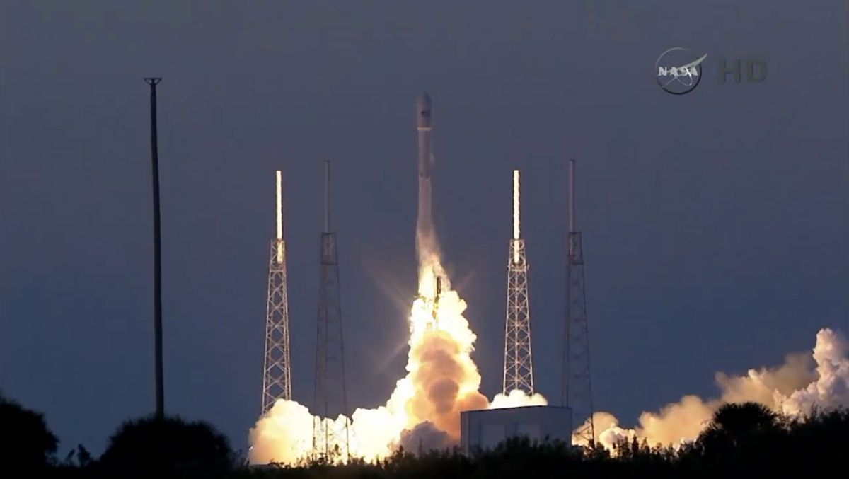 DSCOVR: The Deep Space Climate Observatory Mission in Photos | Space