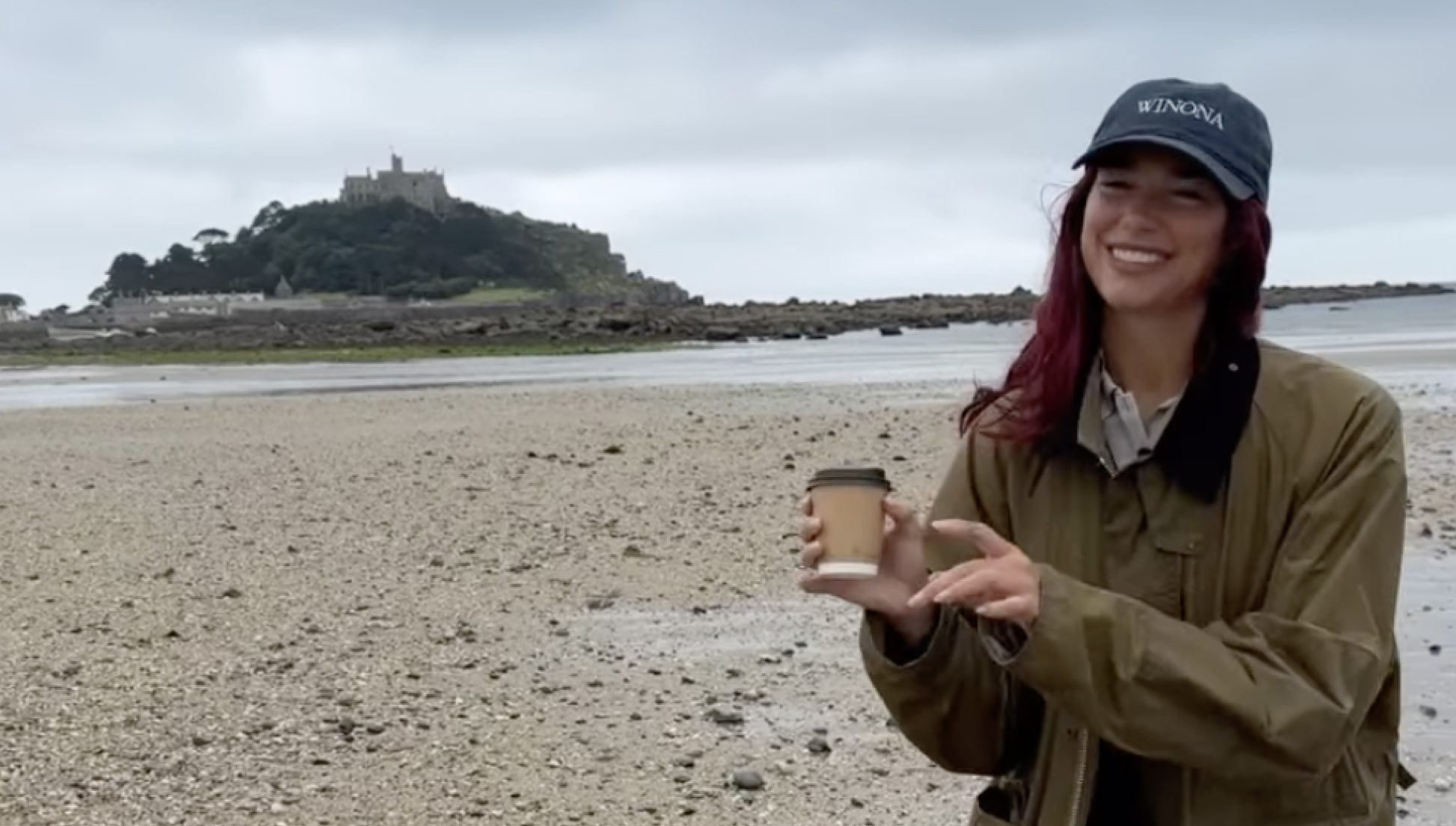 Dua Lipa Test-Drives the Barn Jacket Trend Everyone Will Wear This Fall ...