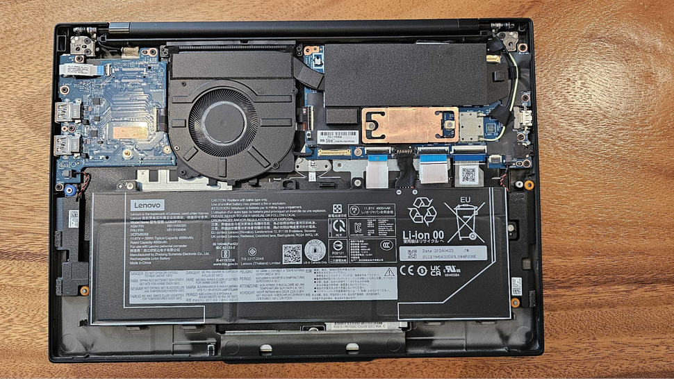 Lenovo ThinkPad T14s (Gen 6, Snapdragon) review: 21 hours of battery ...