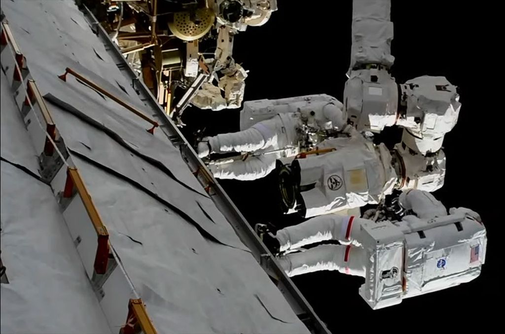 Astronauts Give a 'Hand' to Robotic Arm on Spacewalk Outside Station ...
