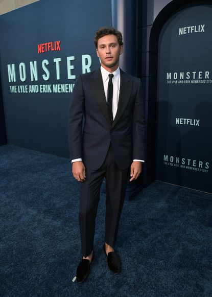 Who Plays Erik Menendez in 'Monsters: The Lyle and Erik Menendez Story ...