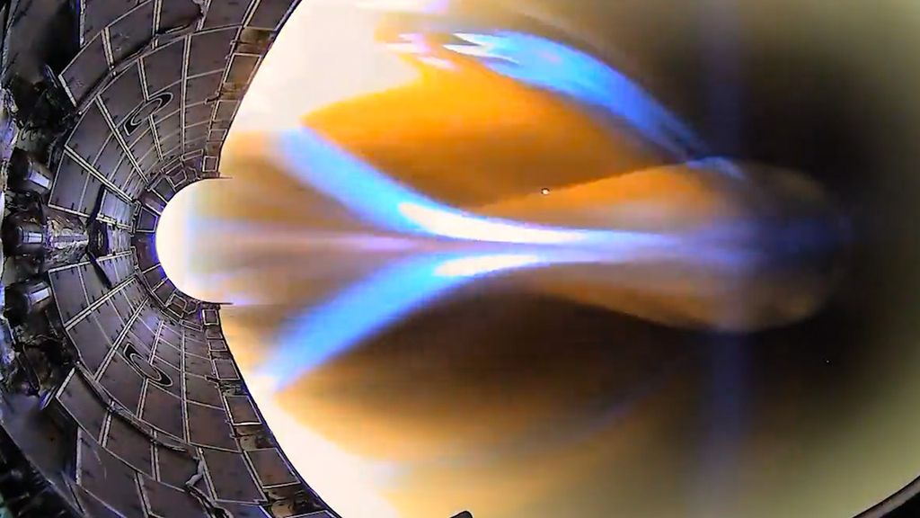 SpaceX Falcon Heavy fairing makes fiery re-entry to atmosphere (video ...