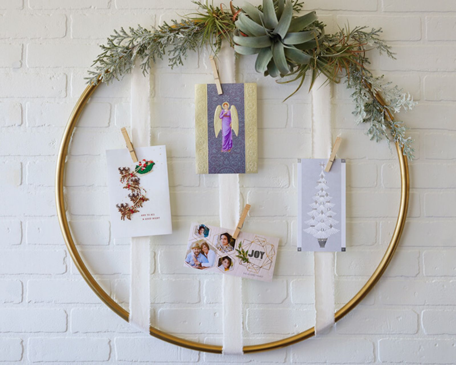 Christmas card display ideas – 16 ways to turn cards into decor | Real ...
