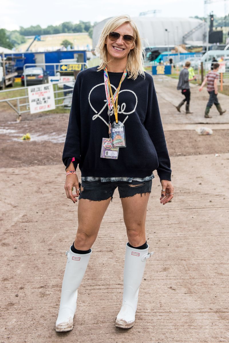 Jo Whiley's crisp white Hunter wellies looked so cool for Glastonbury ...