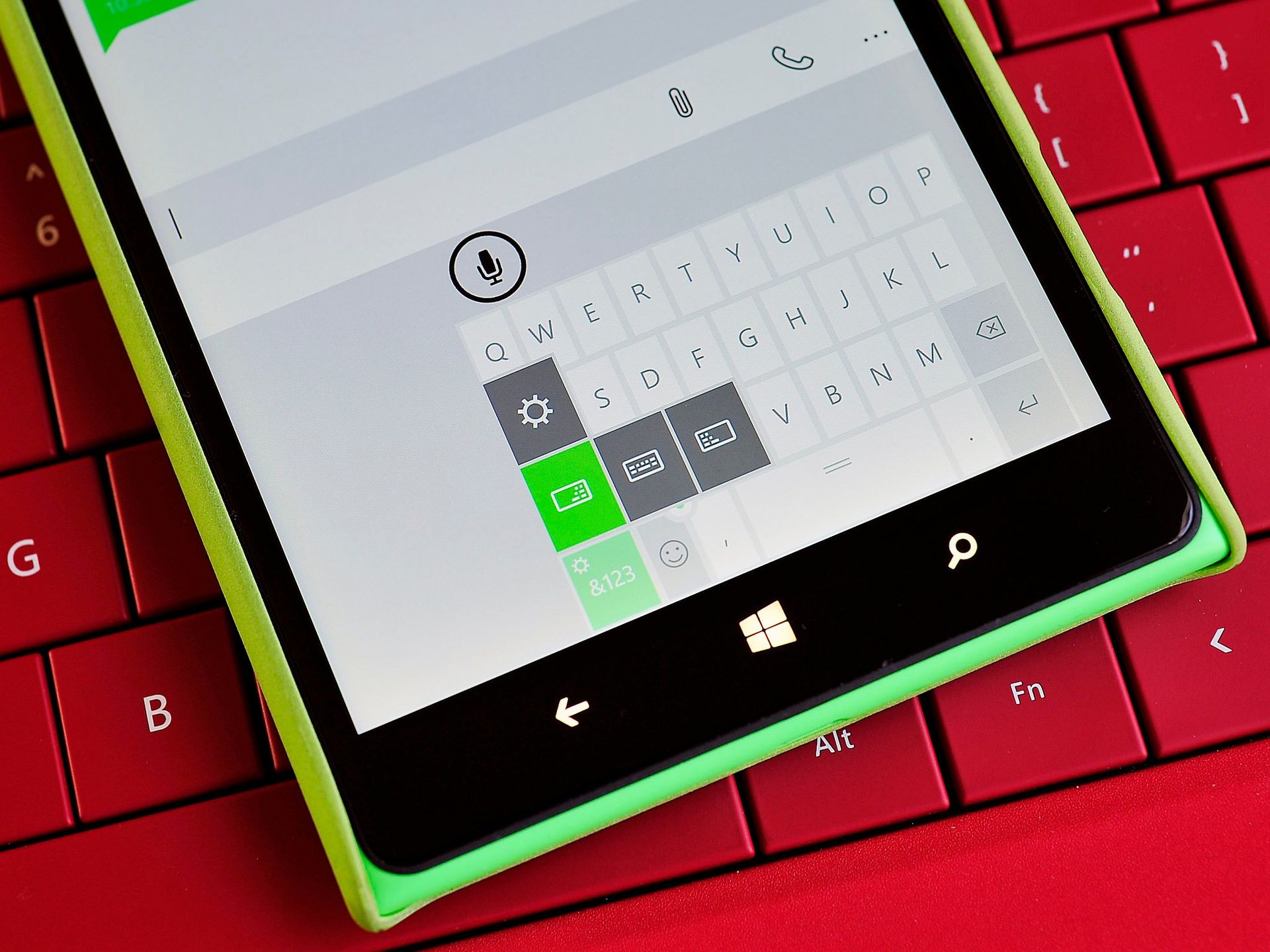 Here is the new one-handed keyboard for Windows 10 on phablets ...