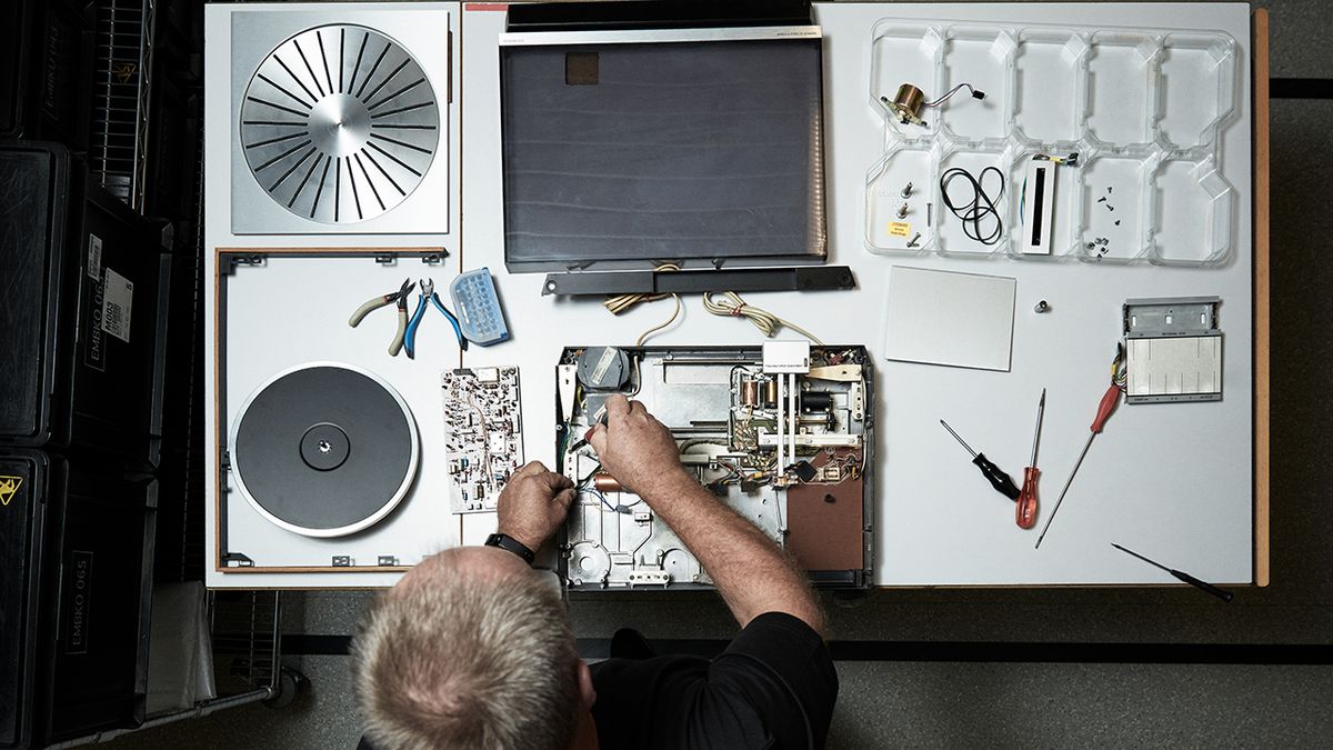 This retro record player might just be the most beautiful turntable in ...