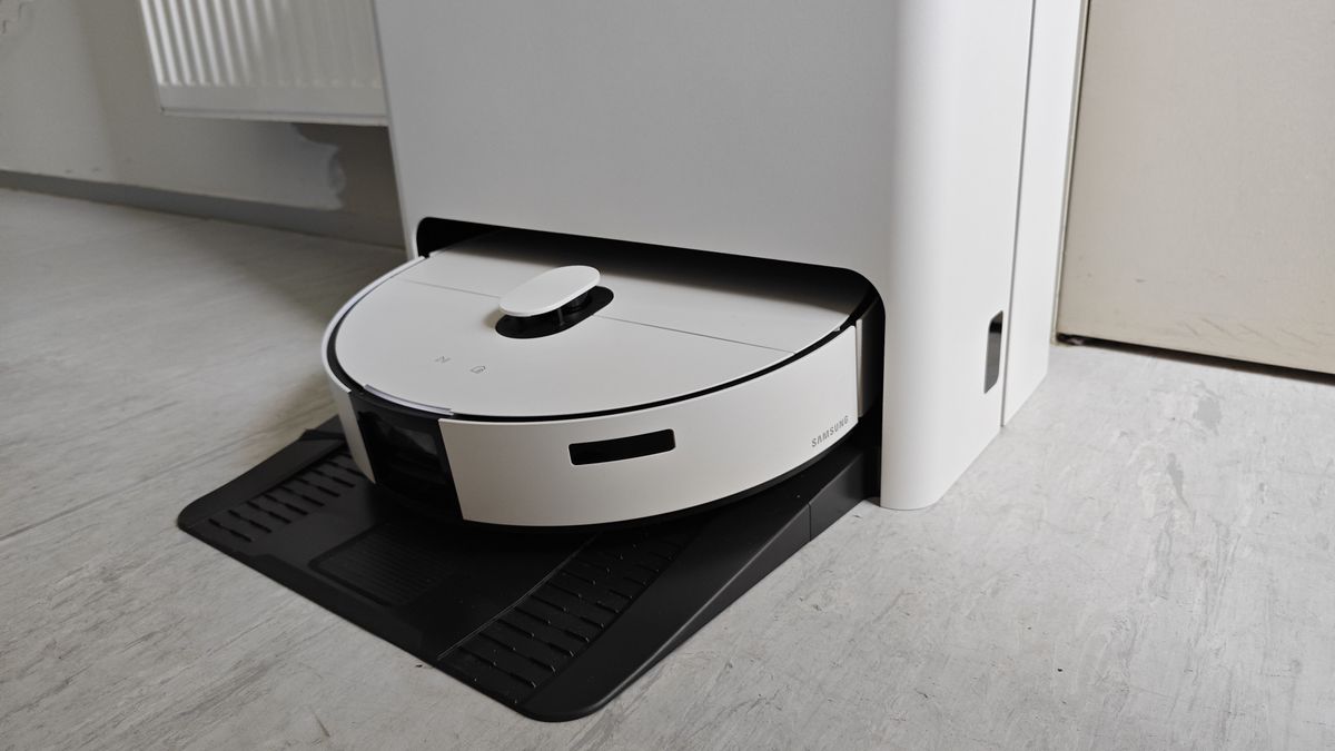 Samsung Jet Bot Combo AI Steam+ review | TechRadar