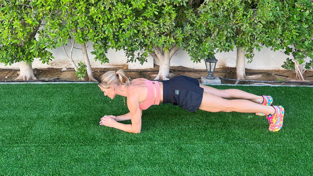 6 equipment free exercises for sculpting muscle over the holidays ...