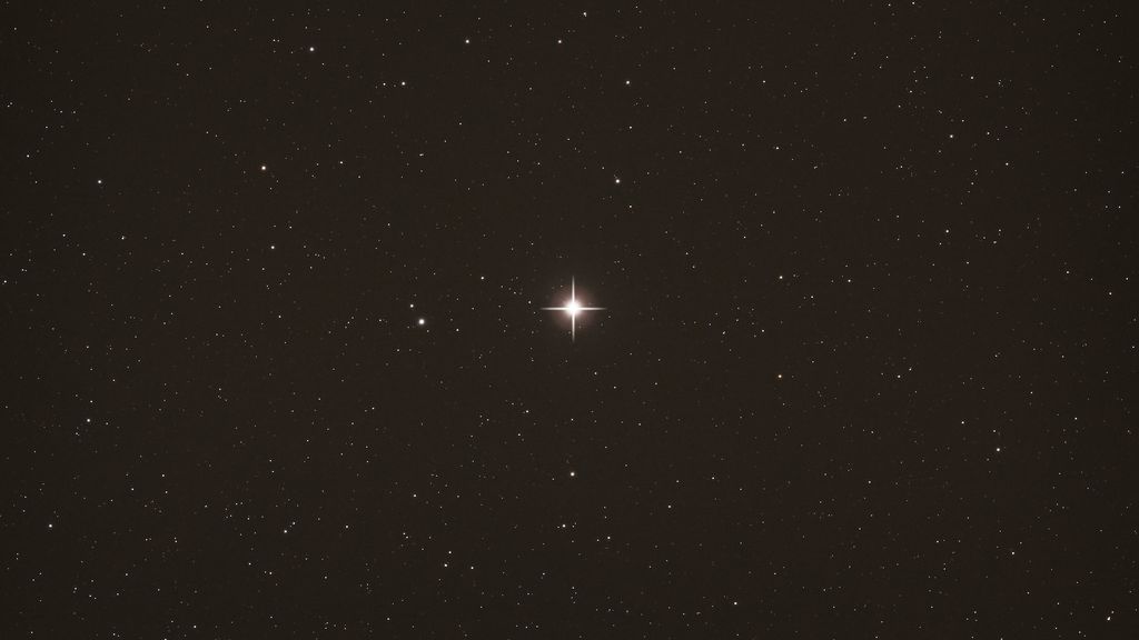 Scientists collect high-resolution images of the North Star's surface ...