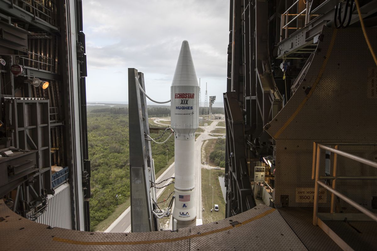 Launch Photos: EchoStar 19 Satellite Launches Into Space on Atlas V ...