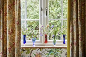 Decorating with vases: 13 ways to create beautiful displays | Homes and ...