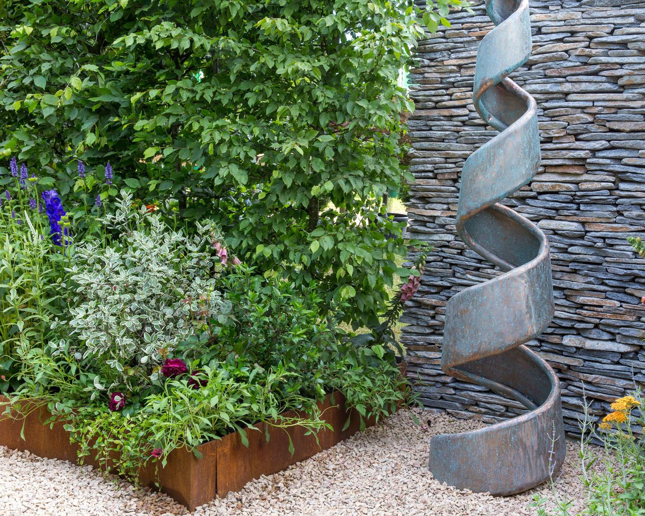 Landscaping with hedges: 11 clever ways to include them | Homes and Gardens