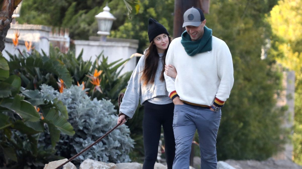 Dakota Johnson and Chris Martin Are Reportedly Engaged After Six Years ...