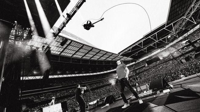 Jared Polin and Canon surprise aspiring photographer with all the kit ...