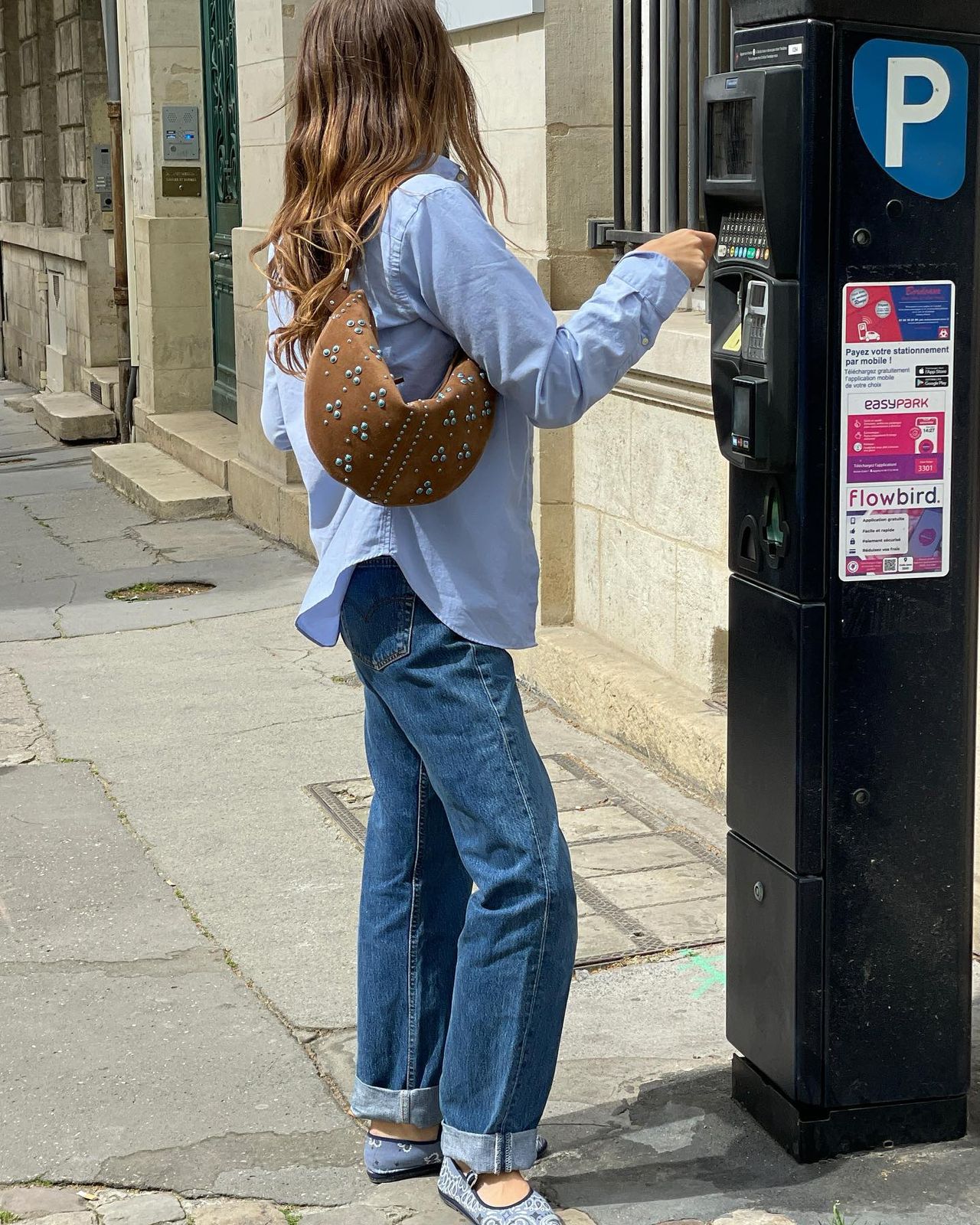 9 Easy and Effortless Ways to Wear a Blue Button-Down Shirt | Who What Wear