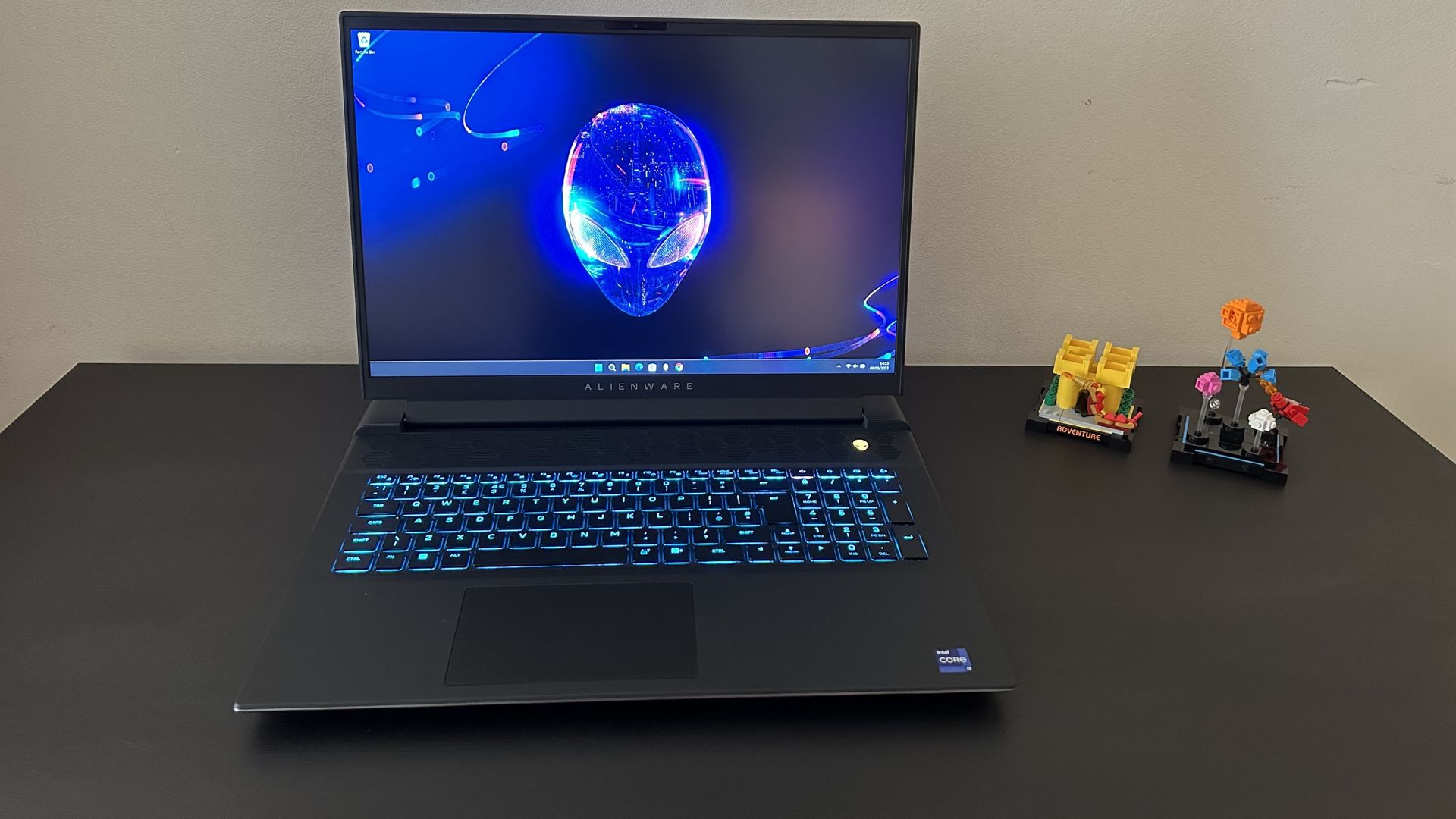 Alienware M18 review: "a desktop replacement that really can take over ...