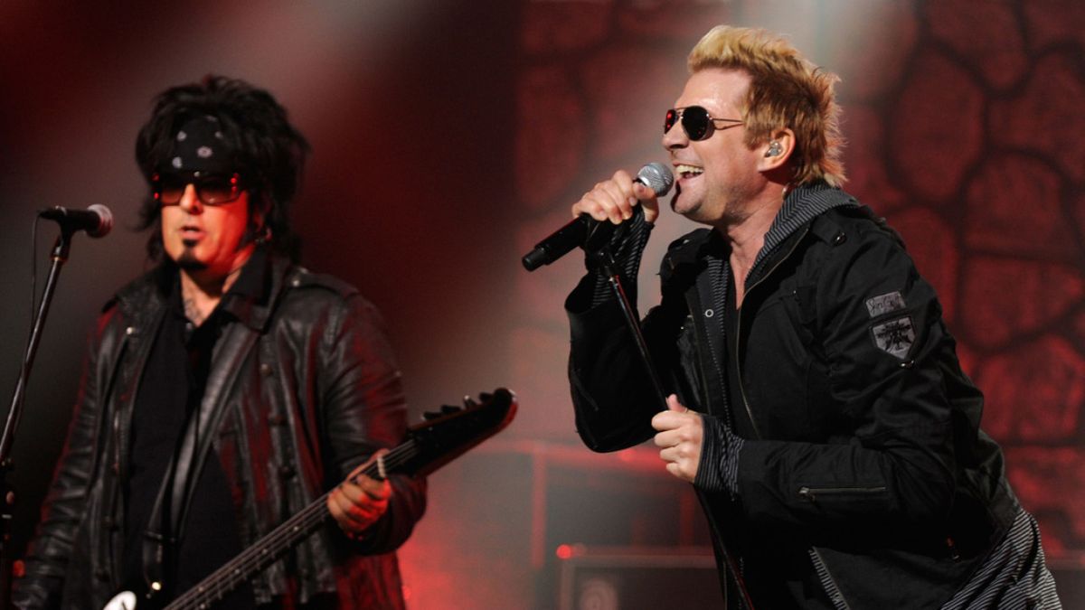 Sixx AM see Stars | Louder