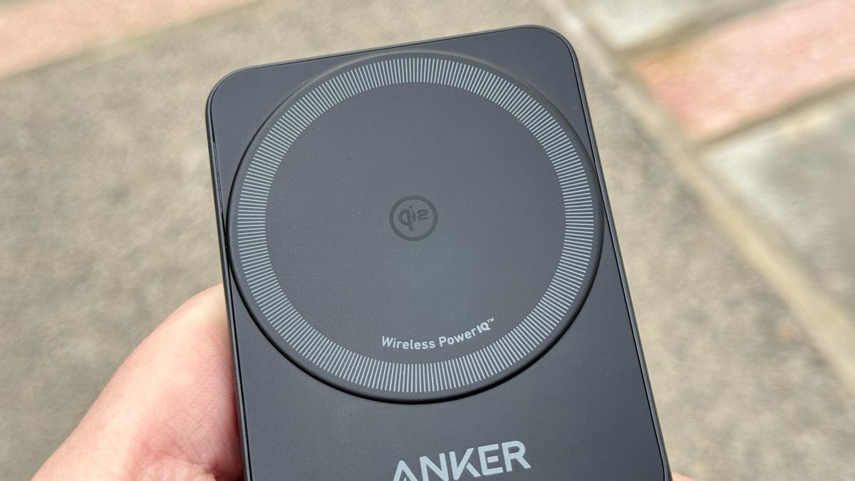 I've been testing Anker's new 3-in-1 iPhone charger — and it's a ...