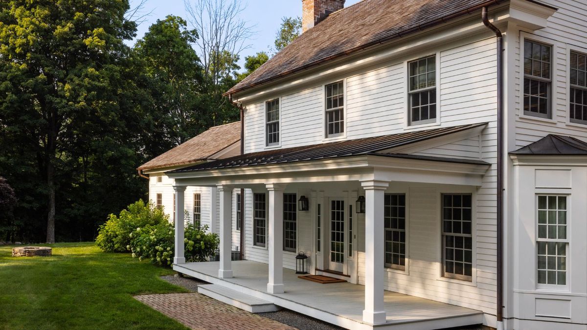 This Colonial-style home in Bedford nails the country farmhouse ...
