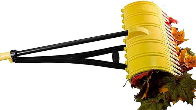 How to rake leaves the easy way — tips and tricks | Tom's Guide