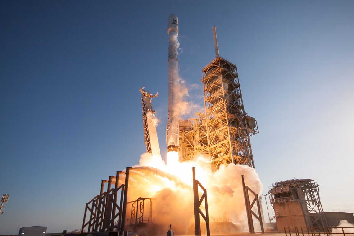 Happy Anniversary! Used SpaceX Rocket's 1st Flight Was 1 Year Ago Today ...