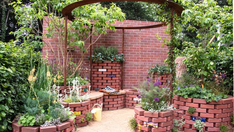 6 of the prettiest rain chains to add to your garden | Ideal Home