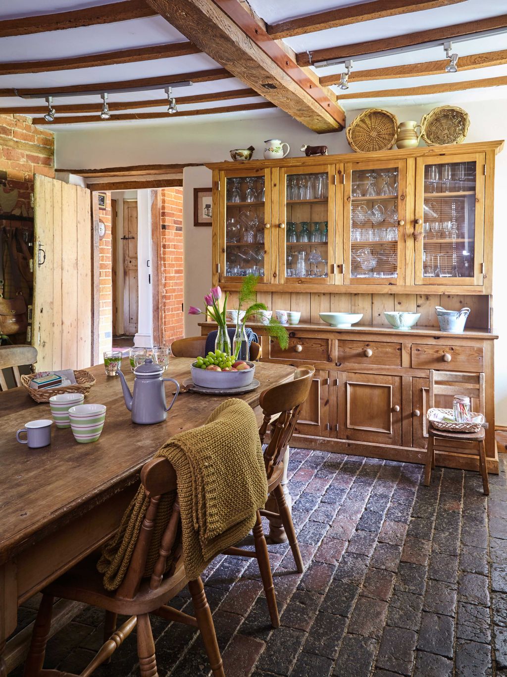 12 country farmhouse decor ideas – idyllic properties you don't want to ...