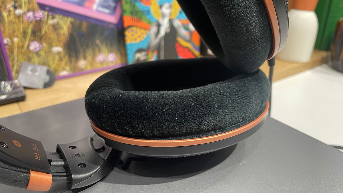 Sennheiser HD 505 review: smooth, detailed, easy-going listen in a comfortable, open headphone ...