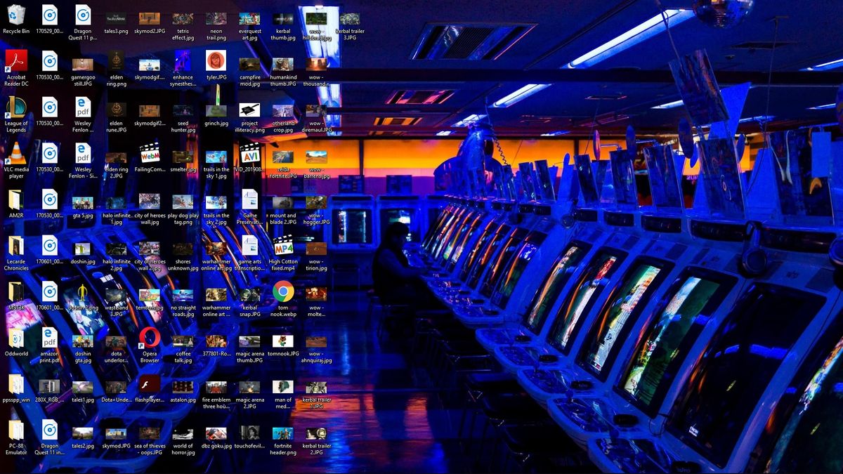 How messy is your desktop? | PC Gamer