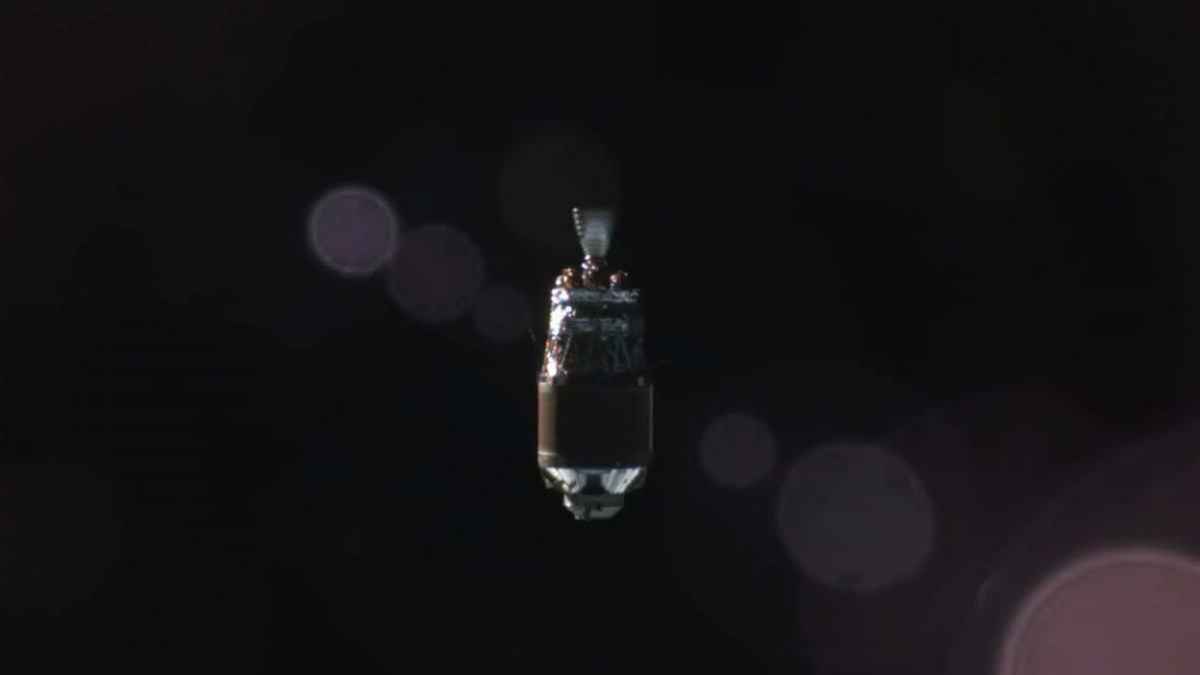 Private space-junk probe gets up-close look at discarded rocket in ...