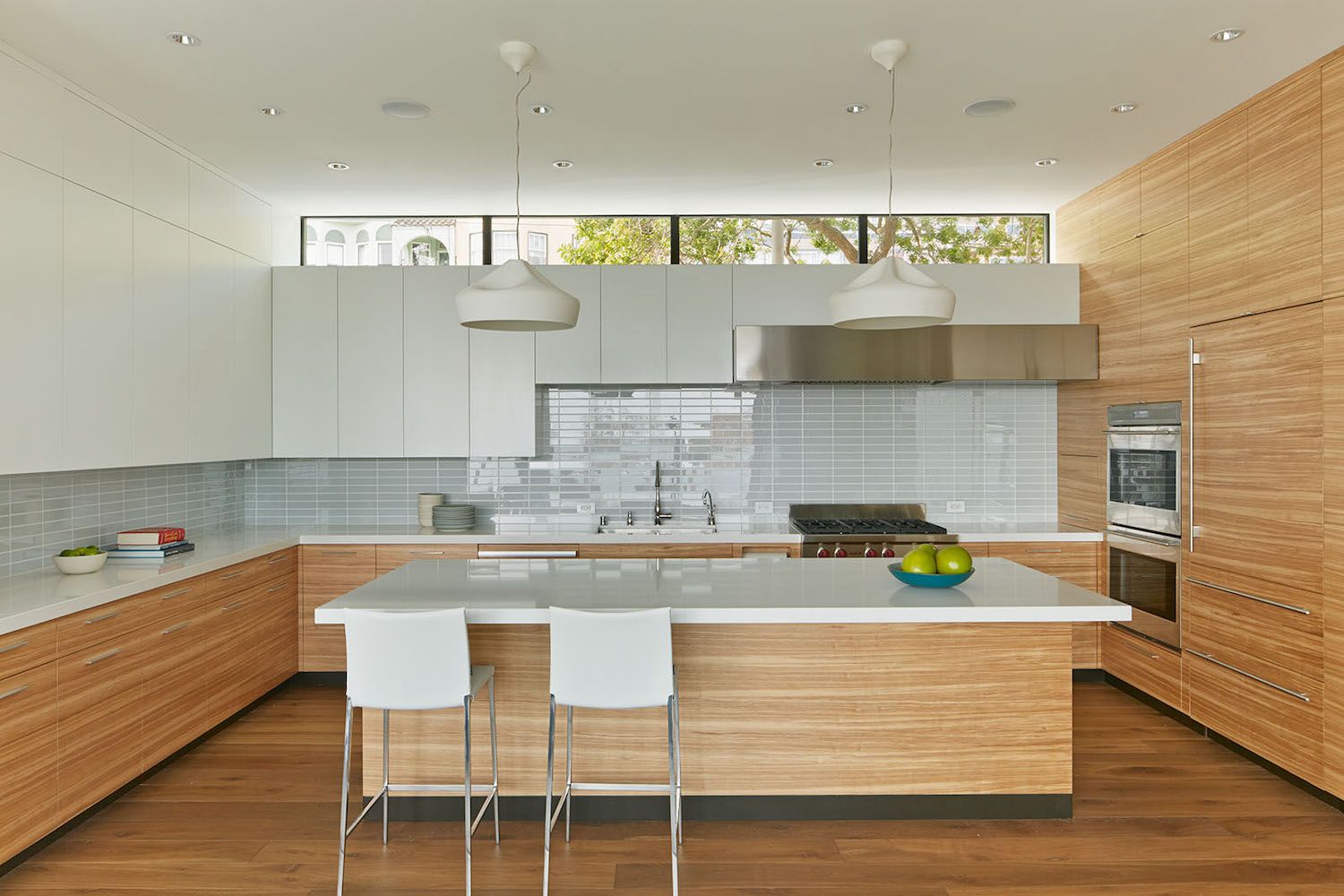 5 Ways to Enhance the "Dead Space" Above Kitchen Cabinets | Livingetc