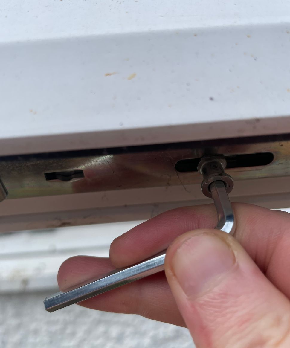 The 'hidden' uPVC window setting could save you £85 | Homebuilding