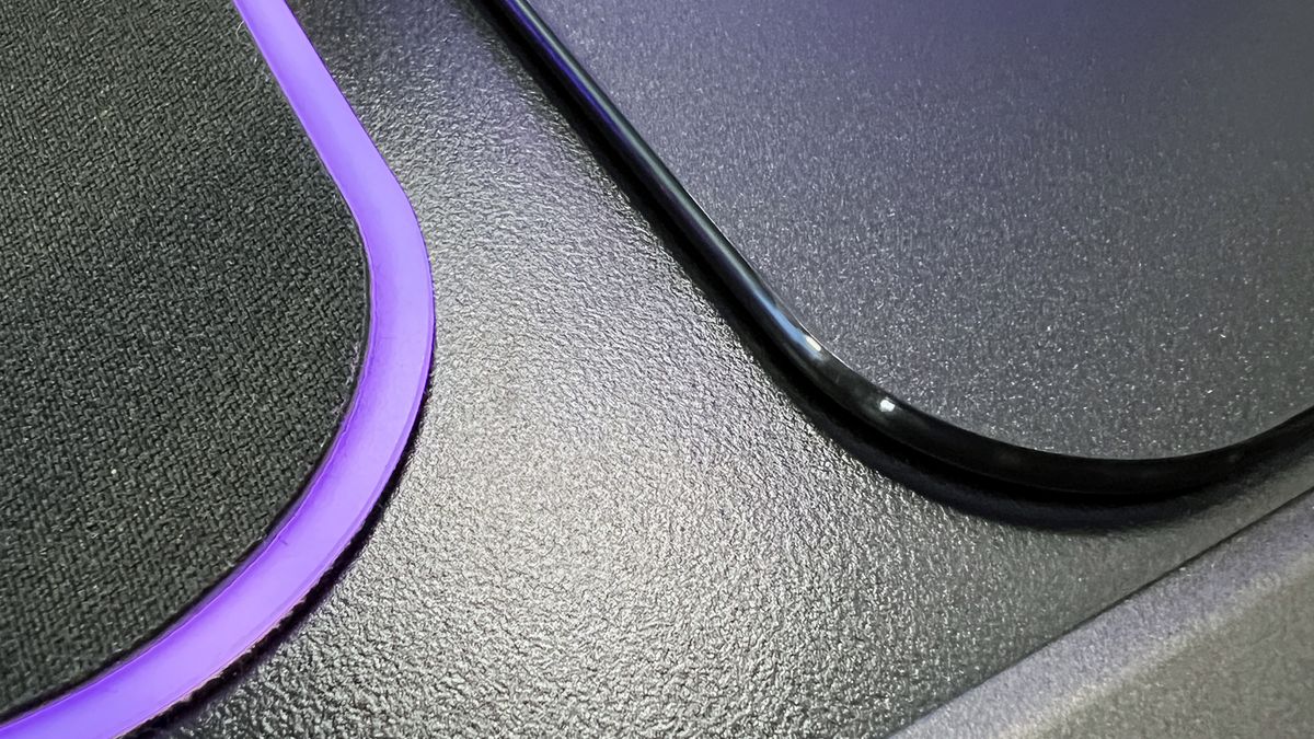 Razer Atlas Hands-On: Who Knew I Needed a $100 Glass Mouse Pad? | Tom's ...