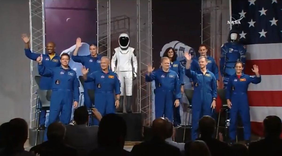 Meet the Astronauts: Here's Who Will Fly SpaceX and Boeing's First ...