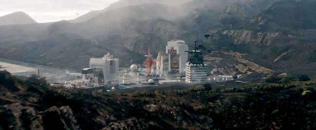 'Moonfall' pulls scenes from space shuttle Endeavour move 10 years ago ...