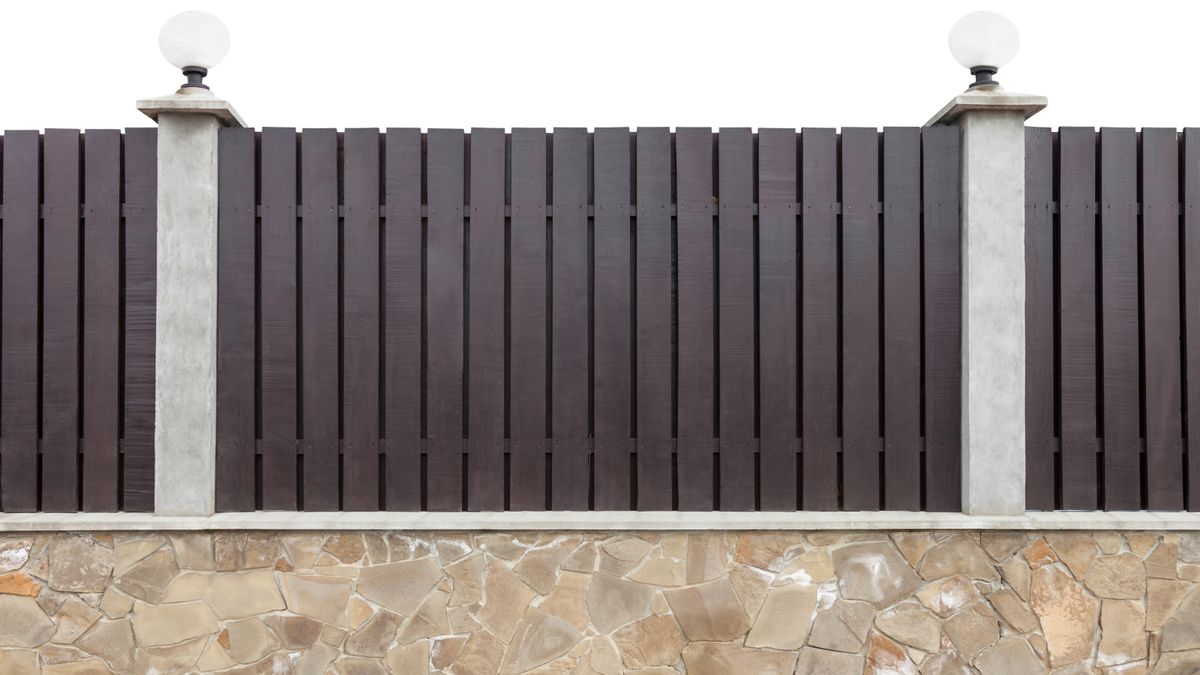 Fence Lighting Ideas: 8 Ways to Create a Glowing Border | Homebuilding