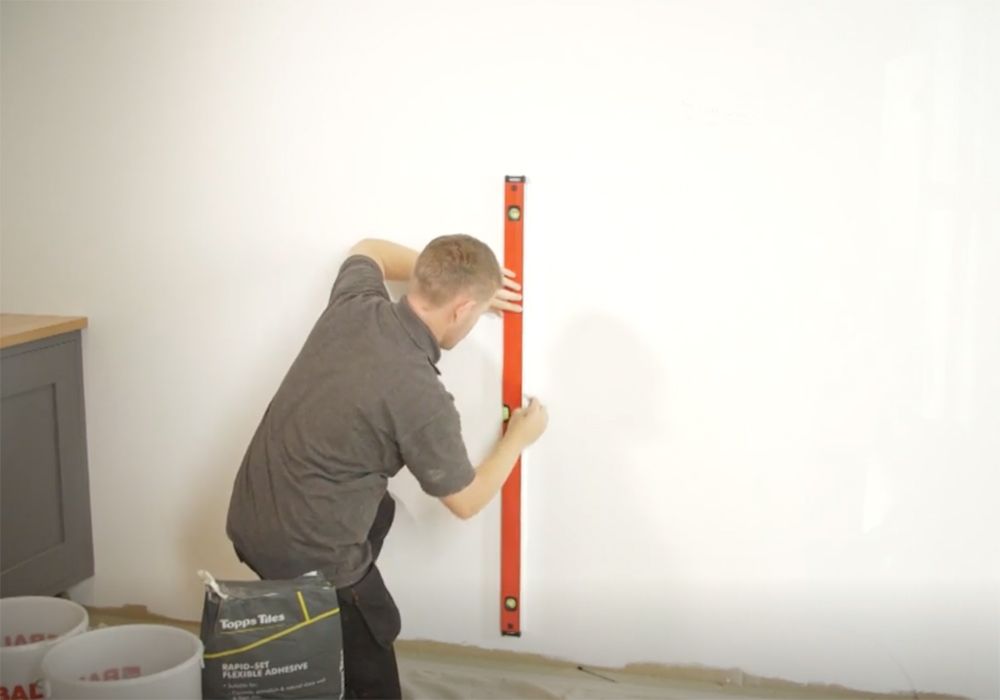 How to tile a wall – DIY guide to achieving a professional finish on a ...
