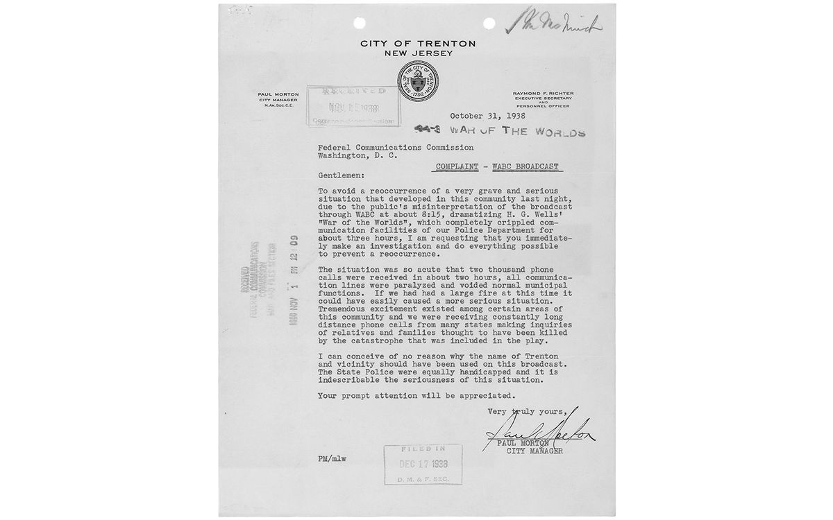 'War of the Worlds!' The Infamous Martian Invasion Radio Broadcast ...