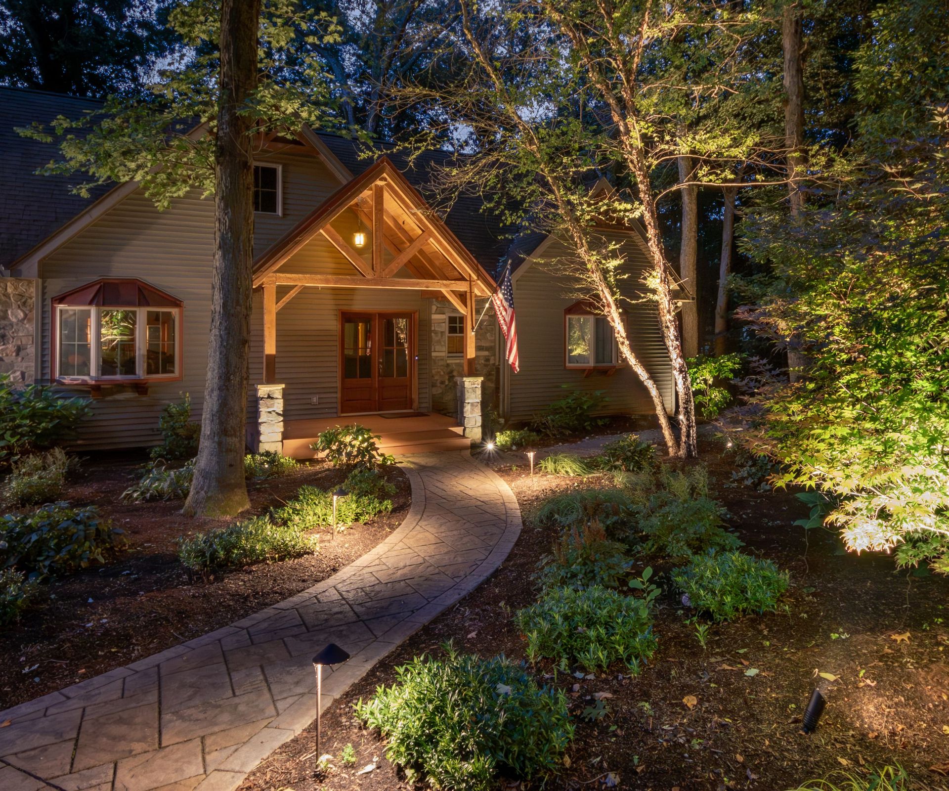 How to light a garden path – tips from lighting designers | Homes and ...