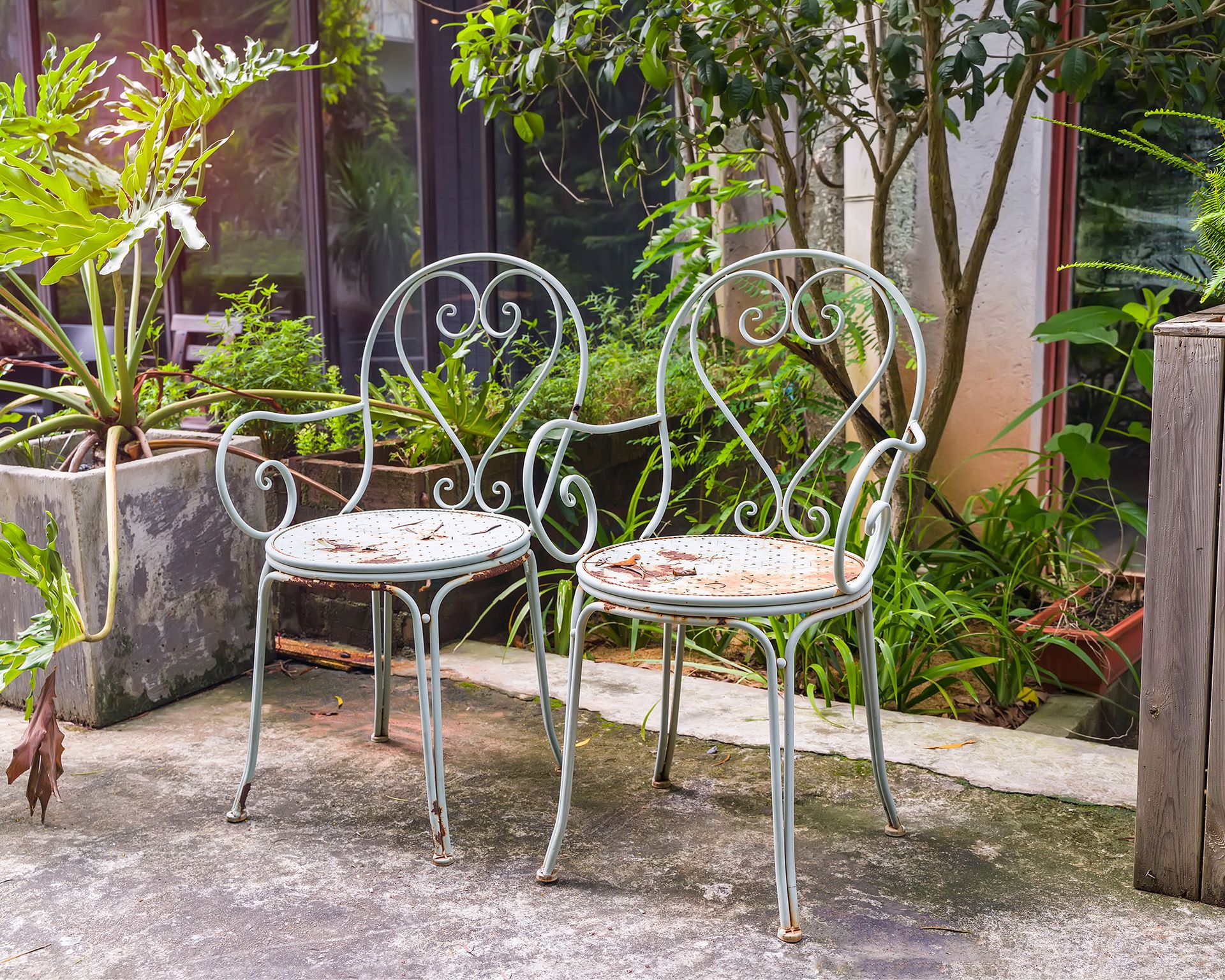 Experts reveal potato rust removal hack for metal furniture | Gardeningetc