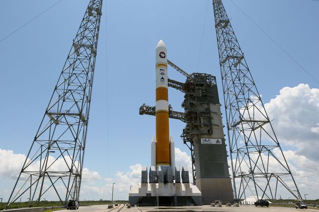 Amazing Night Launch Photos: Delta 4 Rocket Launches WGS-5 Military ...