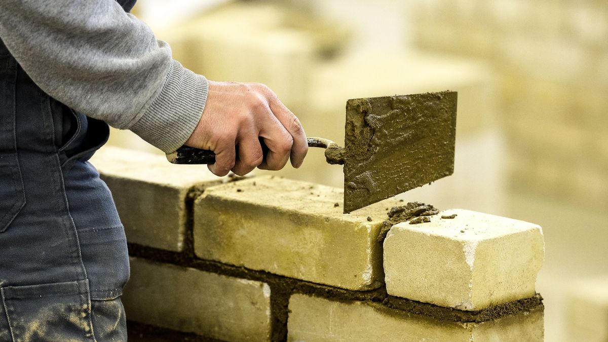 How to build a brick BBQ for less than £150 | Homebuilding