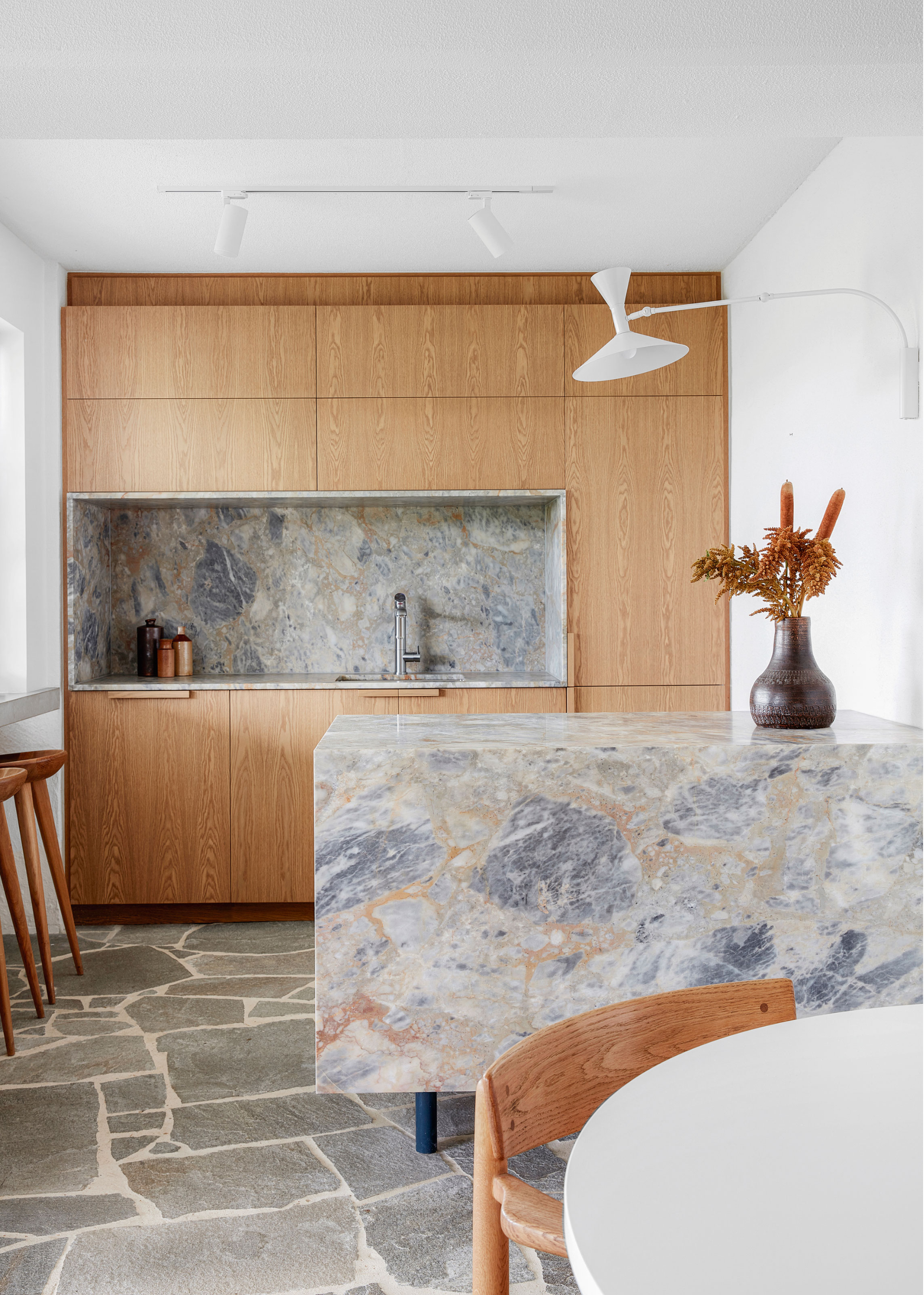 Kitchen Island vs Peninsula — Which Is the Better Layout | Livingetc