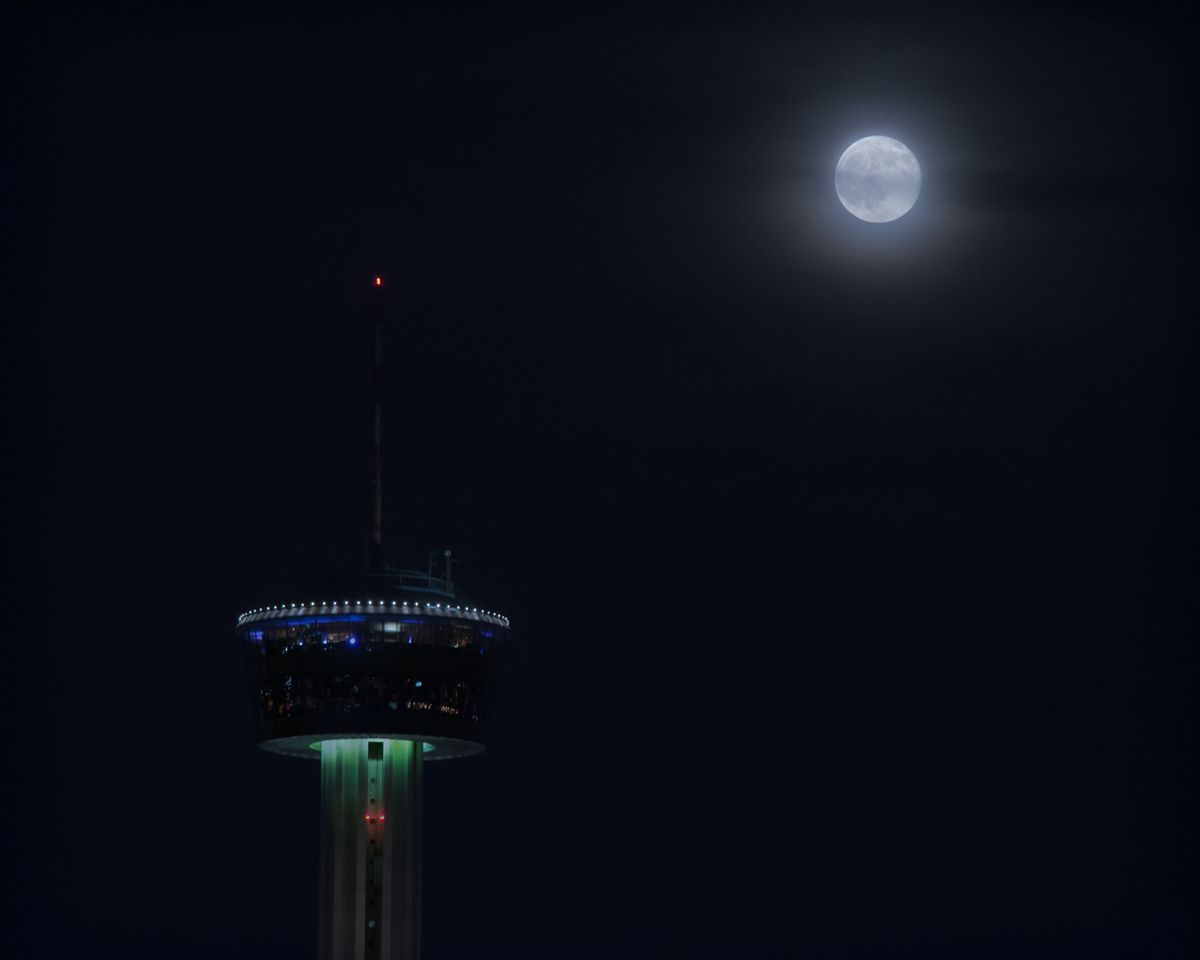 Blue Moon of 2015 Thrills Skywatchers with Lunar Beauty (Photos) | Space