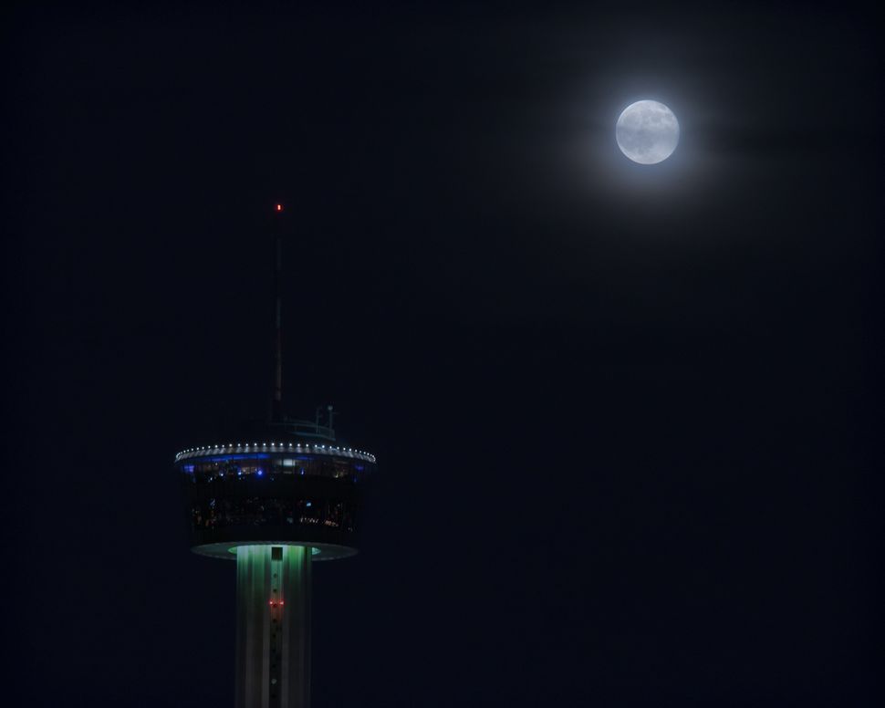 Blue Moon of 2015 Thrills Skywatchers with Lunar Beauty (Photos) | Space
