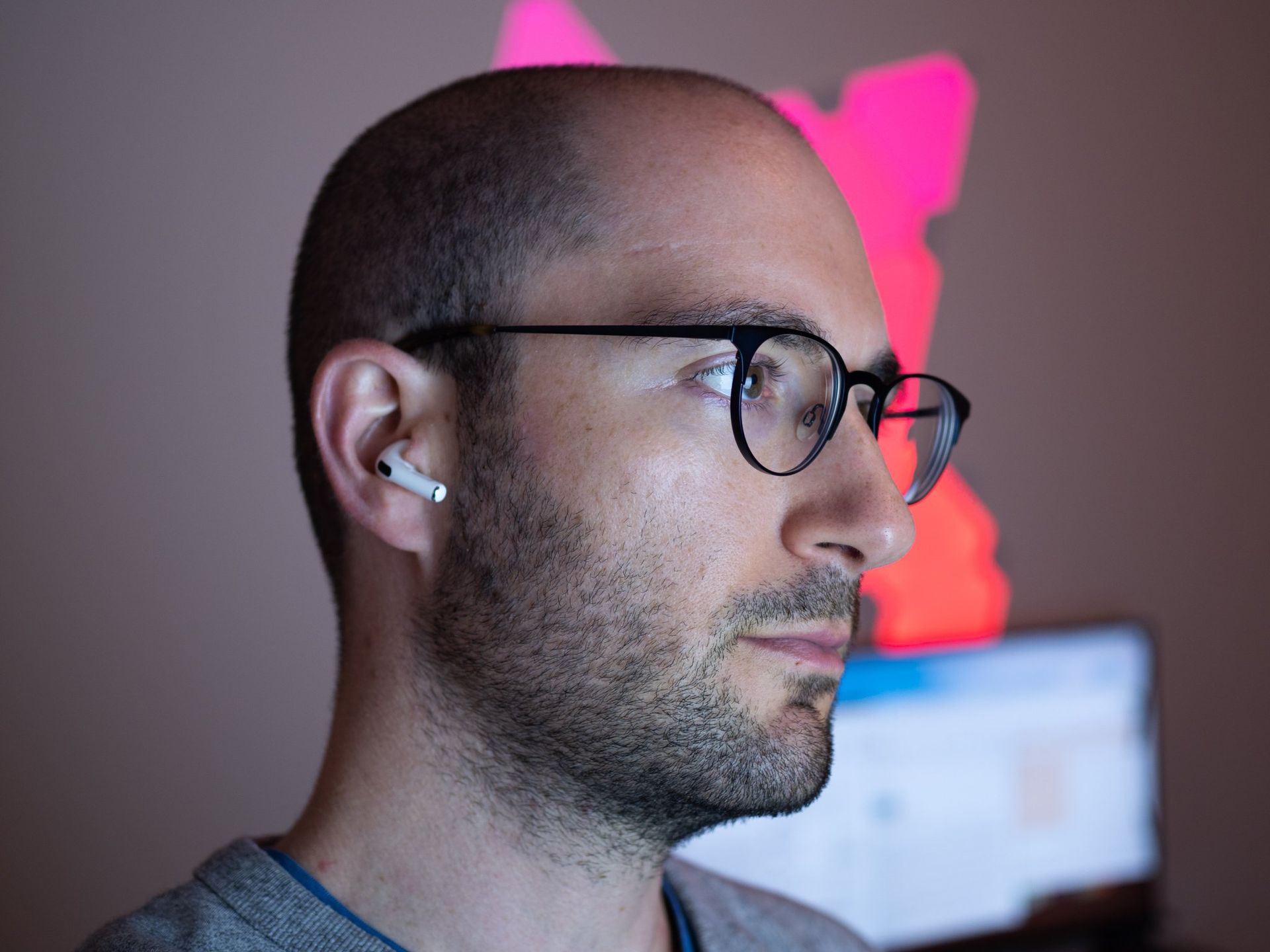 How to replace a lost or broken Apple AirPods or AirPods Pro earbud ...