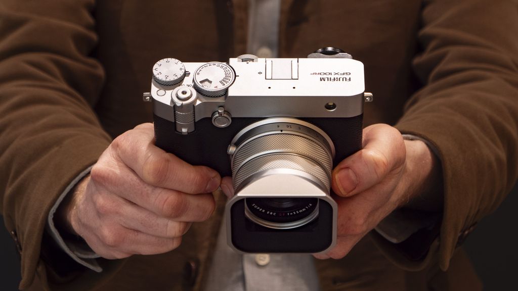 I tried Fujifilm’s new medium-format GFX100RF, and it could just be the most desirable compact ...