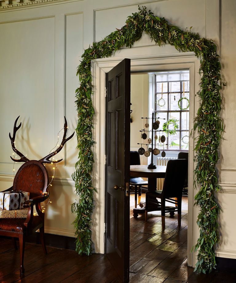 How to hang a garland around your door: 6 simple steps | Homes and Gardens