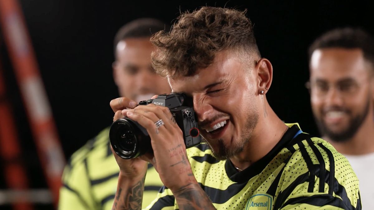 Swapping FIFA for photography: Arsenal players switch soccer for Sony ...