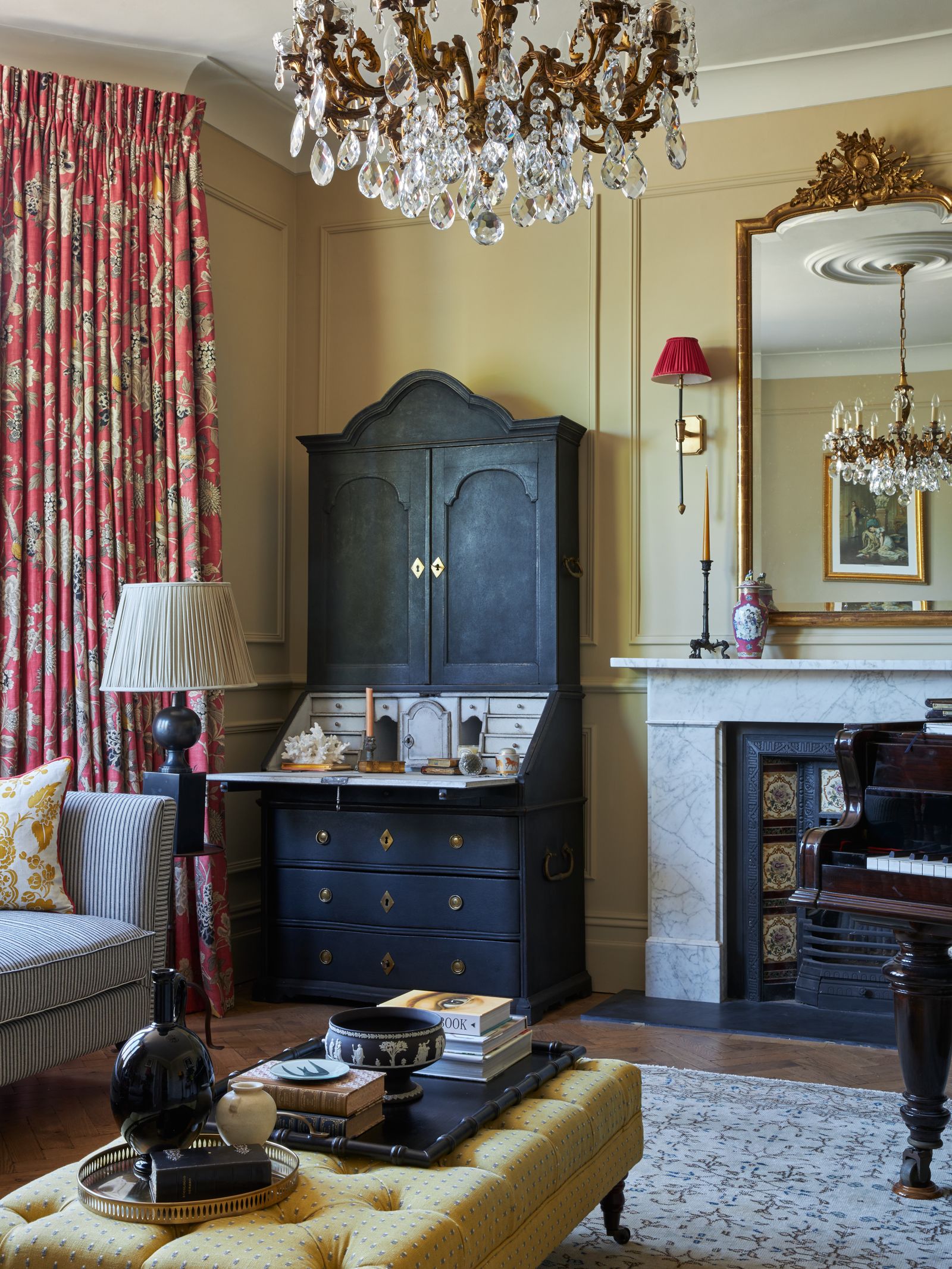 7 ways designers decorate with antiques in modern decor | Livingetc